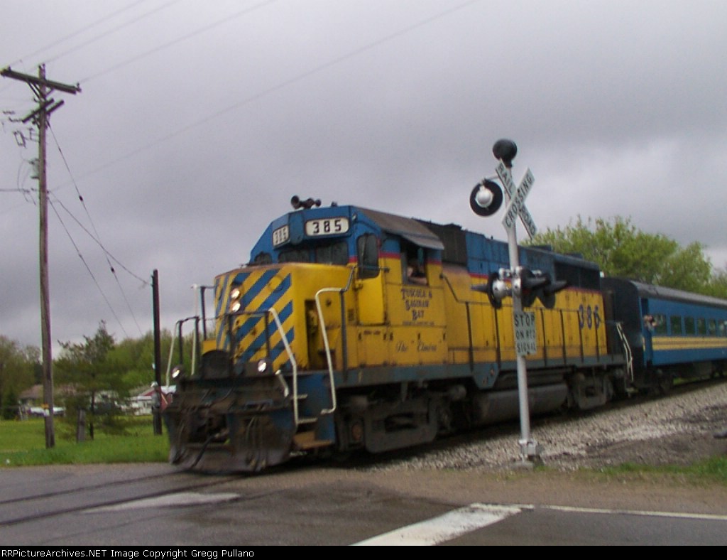 TSBY 385 Pulls the Howell Histroy Days Excursion Train South